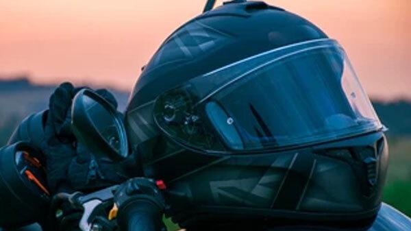 Anti Pollution Helmet; Delhi Based Startup Shellios Helmet Price in ...
