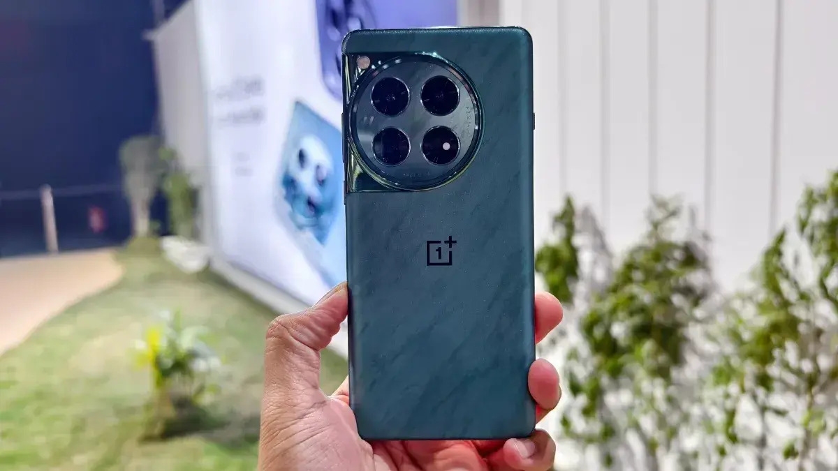 OnePlus 13 का रेंडर ऑनलाइन आया सामने , मिलेगा नया रियर कैमरा,OnePlus 13 render surfaced online ...